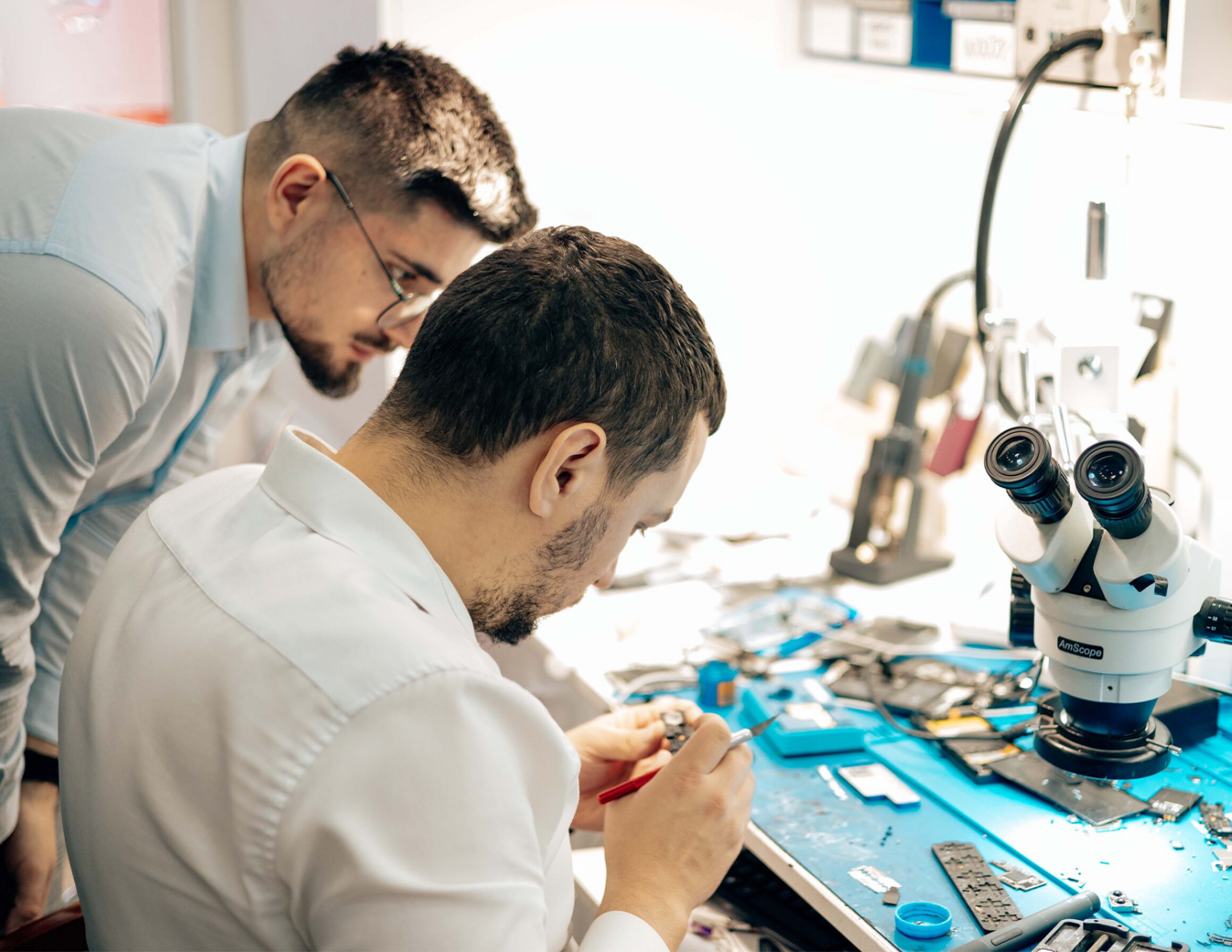 Reparatii telefoane, tablete, smartwatch, laptop, console- Service GSM Iasi - Hi Tech Gsm